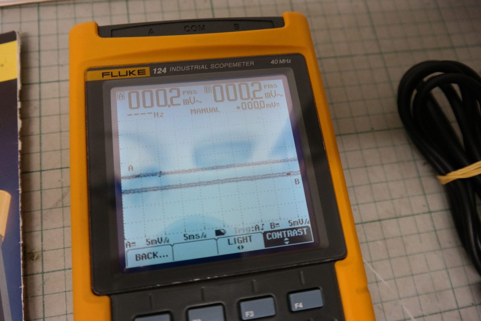 FLUKE 124 40 mhz Industrial Scopemeter / scope with accesories - TME ...