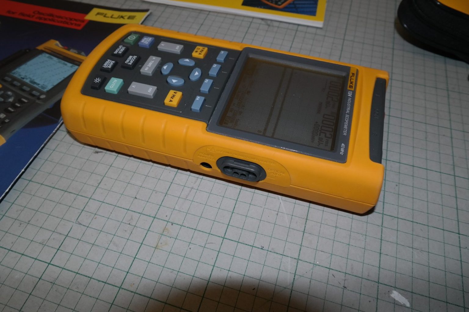 FLUKE 124 40 mhz Industrial Scopemeter / scope with accesories - TME ...